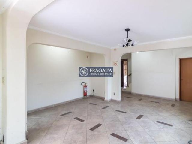 Sobrado comercial com 6 salas, 6 vagas em Higienópolis! Precisa de reforma total!