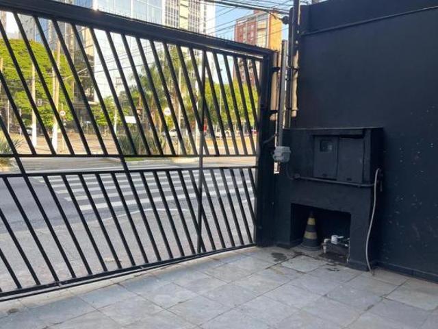 Sobrado comercial com varias salas Ao lado metro Borba Gato