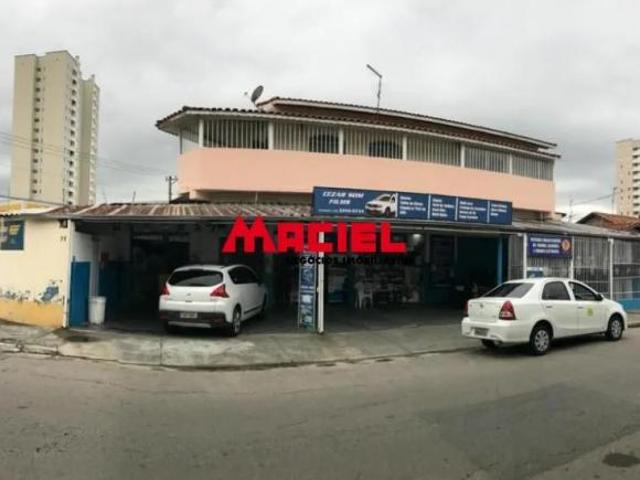 Sobrado Comercial de esquina paralelo à Avenida Jk
