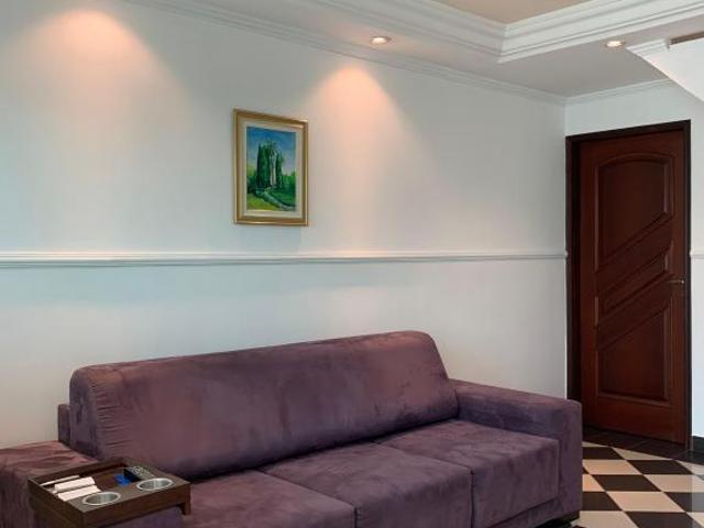 Sobrado comercial em avenida movimentada