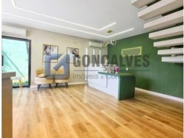 Sobrado Comercial em Nova Petrópolis – São Bernardo do Campo, 200m² Úteis, 256m² de Terreno, 7 Vagas