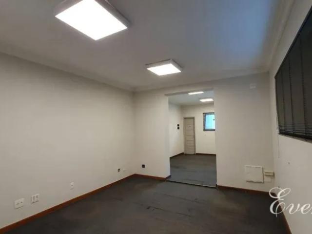 Sobrado comercial nas perdizes com amplo quintal e várias salas