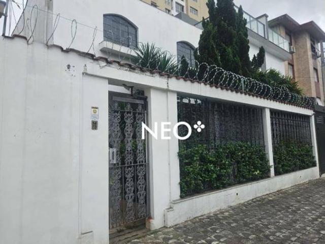Sobrado Comercial ou Residencial à Venda na Aparecida, Santos – Localização Estratégica para Empresa