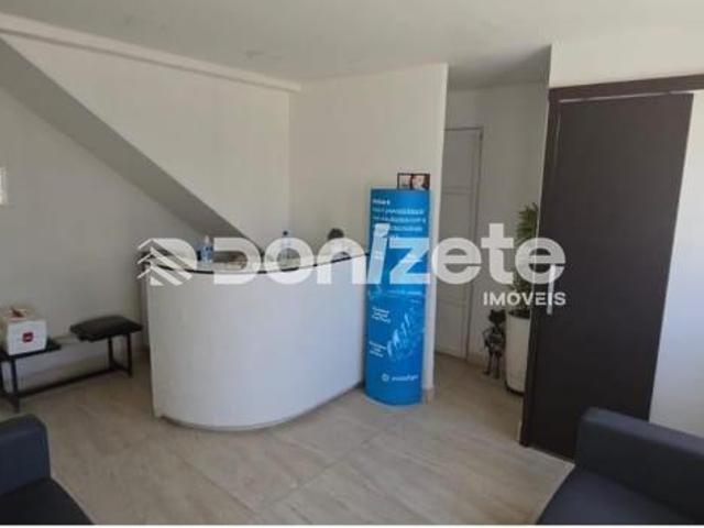 Sobrado Comercial/Residencial no Centro de Santo André – 2 Quartos, 5 Salas, 1 Vaga