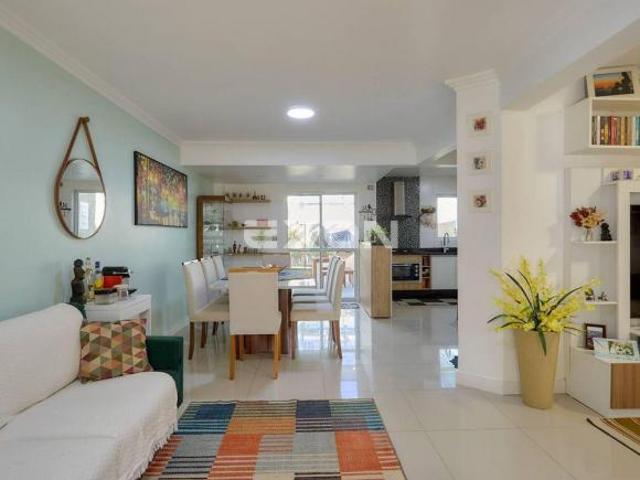 Sobrado Completo no Portão: 3 Dormitórios, Ático, Espaço Gourmet e 2 Vagas