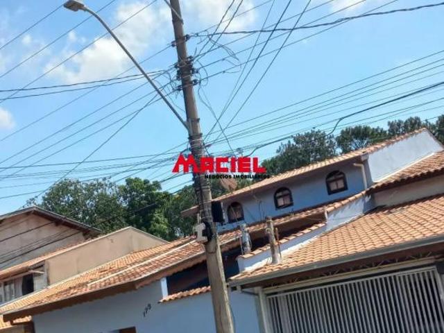 Sobrado Completo com Piscina e Edícula no Residencial Jardim das Flores