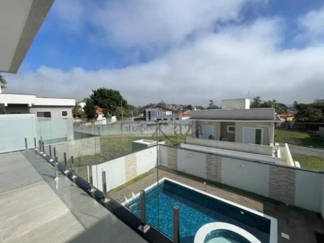 Sobrado Condomínio Golden Park 3 Suítes 180m² R$ 1.290.000 Estuda Permuta