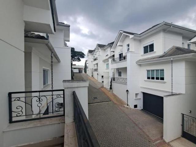 Sobrado Condomínio Fechado 4 suítes, 4 vagas, espaço Gourmet, 345m2 no Horto Florestal