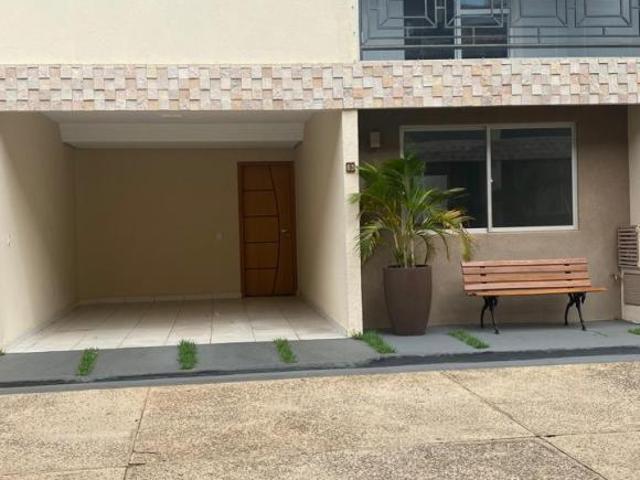 Sobrado Condomínio Fechado Casa em Condomínio com 4 Quarto s por R$ 685000.00 no setor Jardim Améri