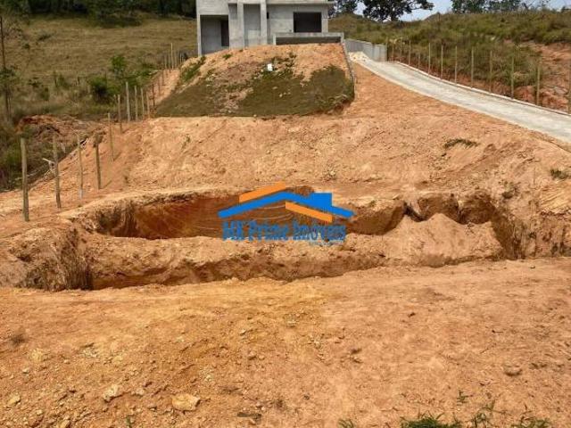 Sobrado condomínio fechado • Serra da Cantareira • Alto Padrão Na planta