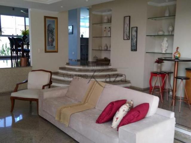 Sobrado Condomínio Residencial Mirante do Vale Jacareí 700m² 4 Dormitórios