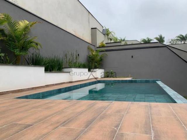 Sobrado / Condomínio Urbanova/Venda Alphaville I 5 suítes 325m²