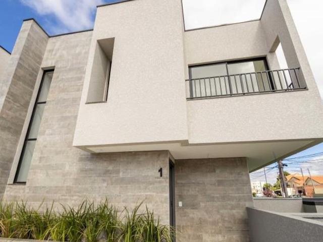 Sobrado contemporâneo com 3 quartos, jardim privativo e boulevard exclusivo no São Braz