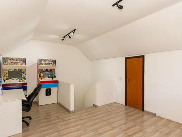 SOBRADO DUPLEX | 2 Dormitórios e 3 Vagas de Garagem | Fazendinha