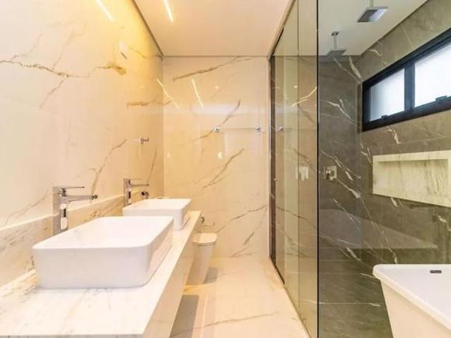 Sobrado Duplex de Alto Padrão, com 360m2 de área privativa