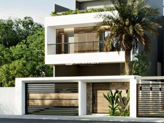 Sobrado de Alto Luxo a 300m do Mar: 3 Suítes, Ático e Lazer Completo