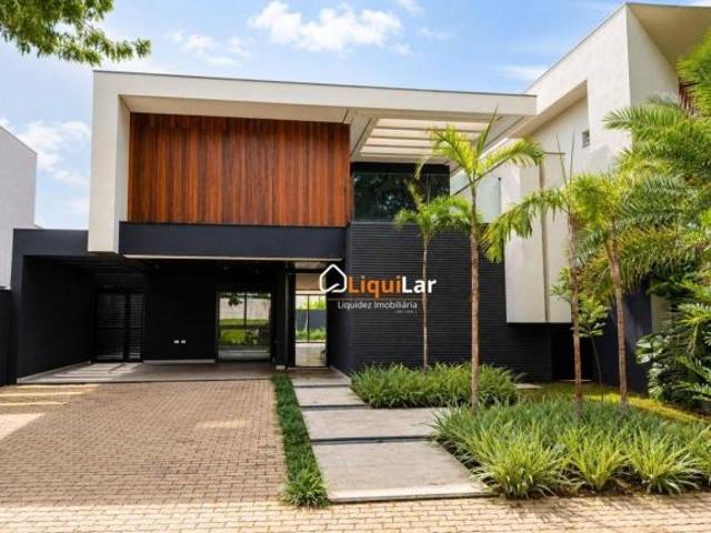 Sobrado de Alto Padrão no Alphaville II com 4 Suítes, Piscina e Suíte Master com Closet