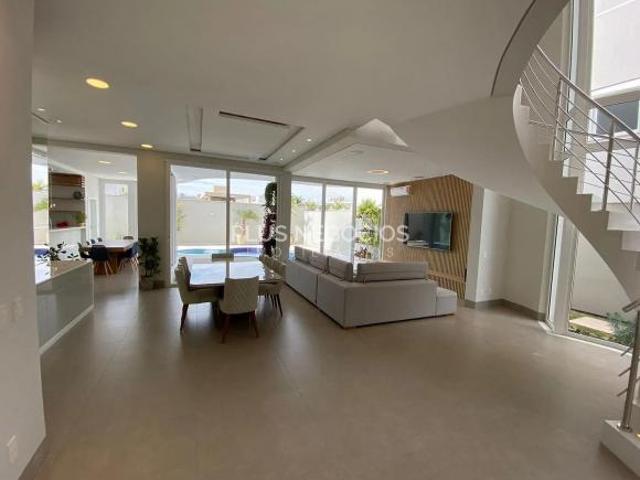 Sobrado de Alto Padrão no Alphaville Nova Esplanada 3 5 Suítes, Piscina, Acabamentos de Luxo Estud