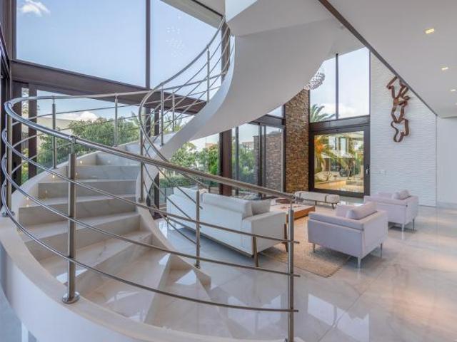 Sobrado de alto padrão no Condomínio Mont Blanc Residence AC 440m²
