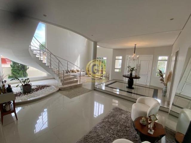 Sobrado de alto padrão no Condomínio Mirante do Vale, Jacareí: 4 suítes, 550m², área gourmet, piscin