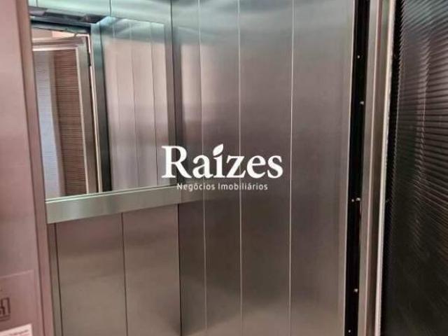 Sobrado de Alto Padrão no Condomínio Tamboré com 3 suítes e escritório no Tamboré