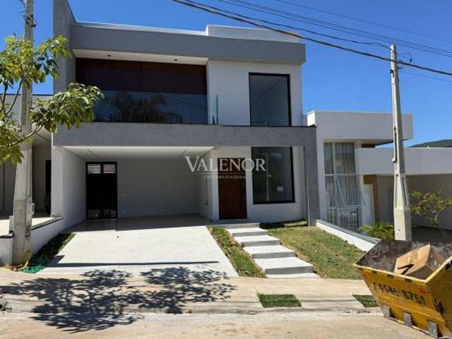 Sobrado de Alto Padrão no Condomínio Villa Giardino 3 Suítes, Piscina e Exclusividade no Gramadão