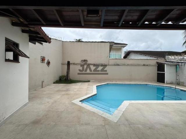 Sobrado de Alto Padrão no Forte com 4 Dormitórios e 297m²