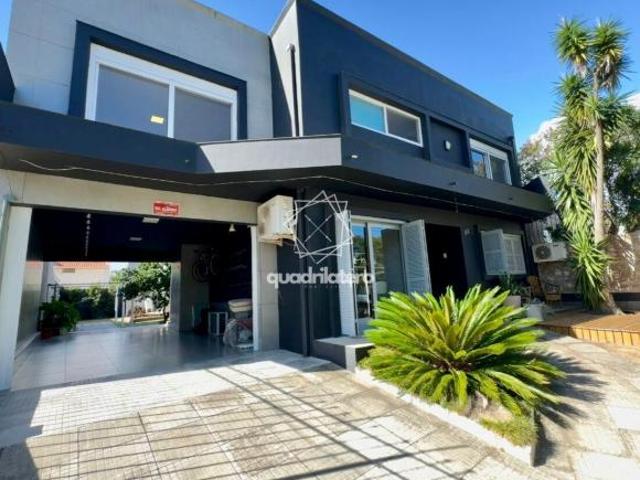 Sobrado de Alto Padrão no Laranjal – 386m², 4 Dormitórios, Suíte Master com Vista para a Lagoa, Pisc