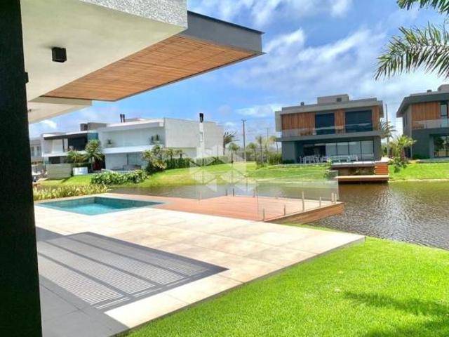 Sobrado de Alto Padrão à Beira do Lago Condomínio Sense, Xangri Lá