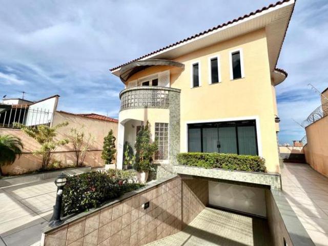 Sobrado de alto padrão à venda, 3 quartos, 5 vagas, Tremembé
