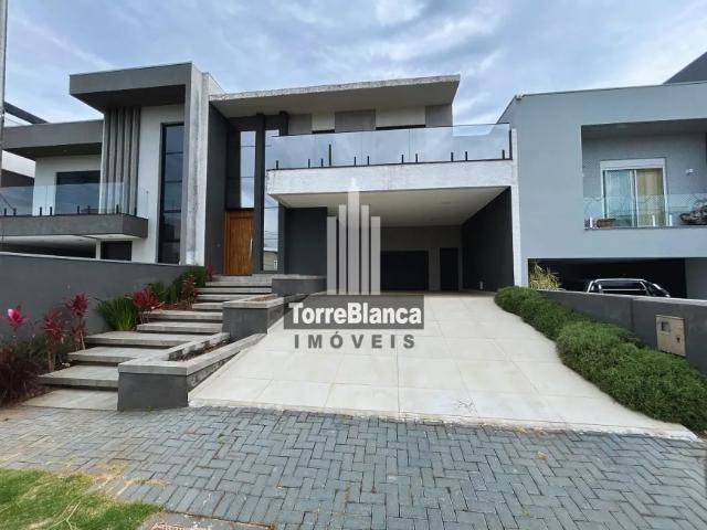 Sobrado de Alto Padrão à Venda, 3 suítes, 4 vagas, Quintal Amplo, 261 m², Condominio Villa Toscana
