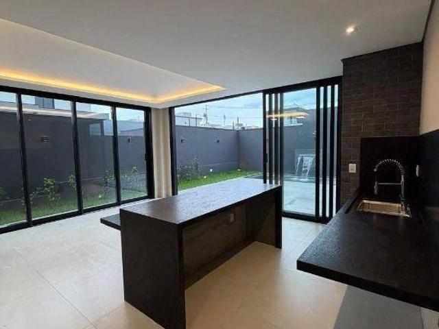 SOBRADO DE ALTO PADRÃO À VENDA – IMPONENTE, MODERNO E COMPLETO!