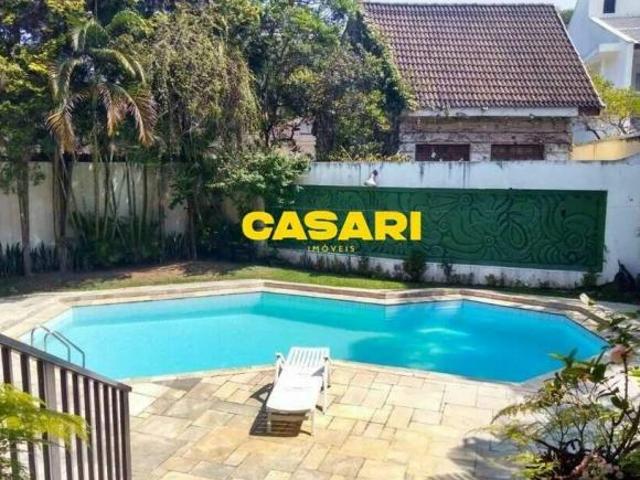 Sobrado de alto padrão à venda ou aluguel no Parque Anchieta | 5 suítes e 940 m² em São Bernardo do