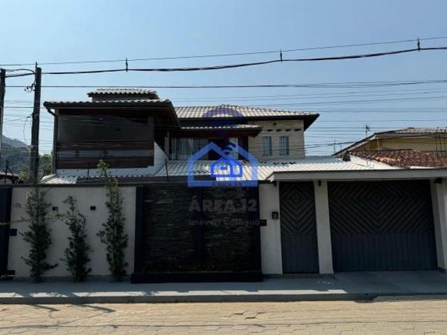 Sobrado de alto padrão à venda no bairro Estrela d&apos Alva em Caraguatatuba, SP com piscina, hidromas