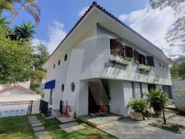 Sobrado de Alto Padrão à Venda no Tremembé, 500 m², 4 Dormitórios e Lazer Completo