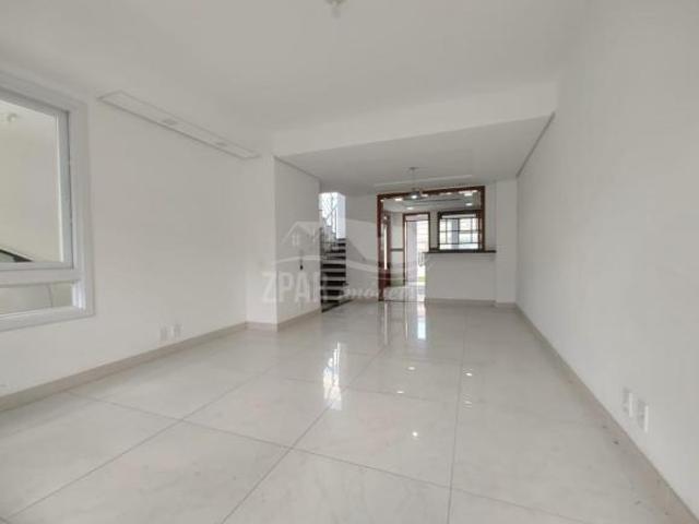 Sobrado de alto padrão à venda na Hípica, Porto Alegre RS: 3 quartos, 3 suítes, 2 salas, 2 banheiros