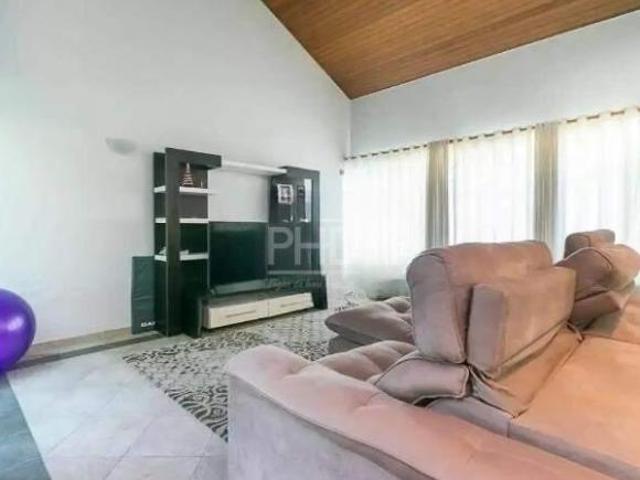 Sobrado de Alto Padrão à Venda na Nova Petrópolis – 4 dormirórios, 1 suite, 4 vagas cobertas