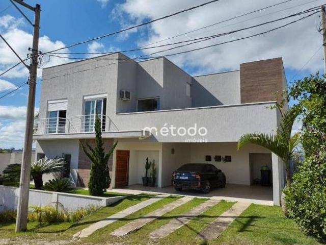 Sobrado de alto padrão bem localizado a venda em condomínio. Guararema SP