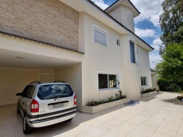 Sobrado de Alto Padrão com 4 suítes, piscina e 6 vagas