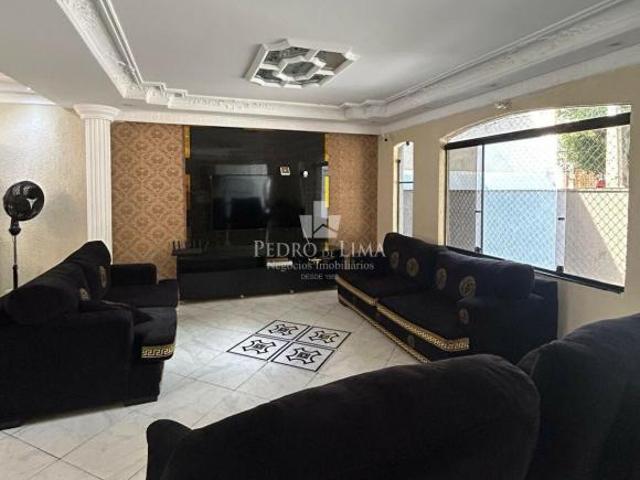 Sobrado de alto padrão com 5 dormitórios, sendo 4 suítes, 6 vagas e 280 m² na Vila Matilde