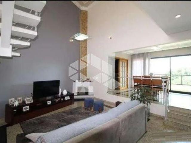 Sobrado de Alto Padrão com 03 suites. área gourmet completa e 8 vagas na Zona Norte