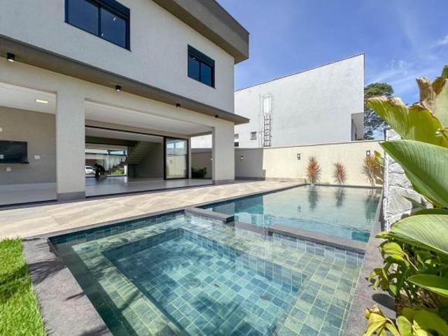 Sobrado de Alto Padrão com 04 suítes, 299m² à venda no Portal do Sol Garden Goiânia GO