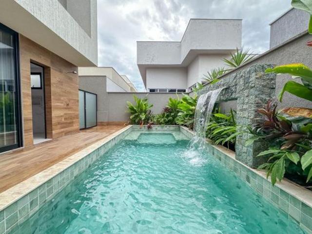 Sobrado de Alto Padrão com 04 suítes, 359m² à venda no Portal do Sol Green Goiânia GO