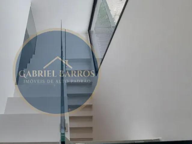 Sobrado de alto padrão com 232m², 3 quartos, 1 suíte, 3 banheiros, piscina e área gourmet