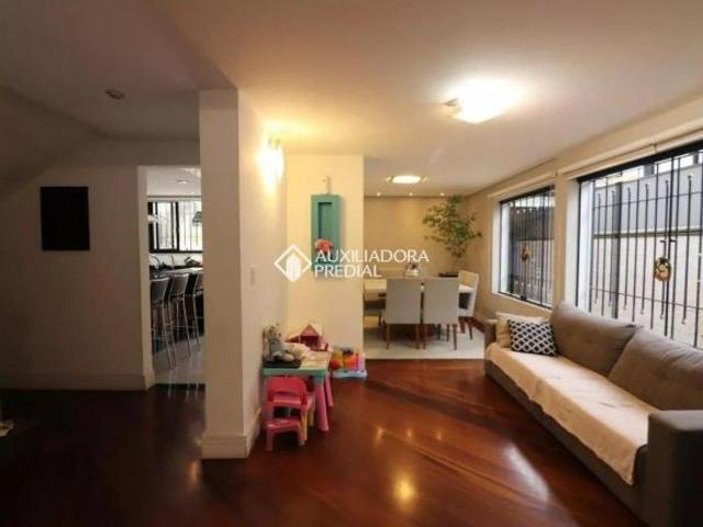 Sobrado de Alto Padrão com 255m²: Conforto e Vista Panorâmica próximo à FEI