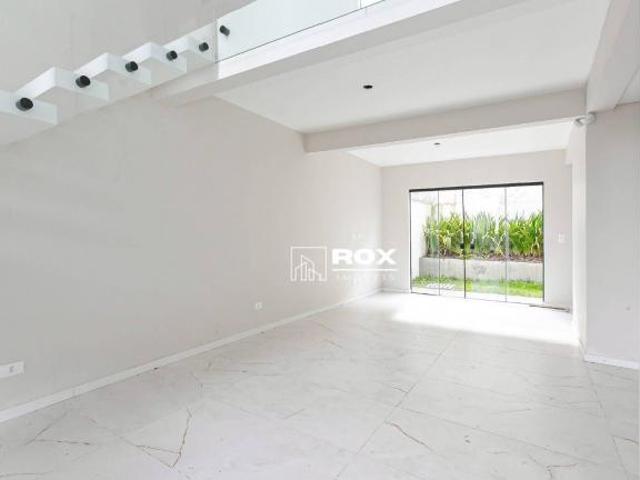 Sobrado de alto padrão com 3 quartos, sendo 1 suíte à venda, 122 m² por R$ 780.000 Tingui Curiti