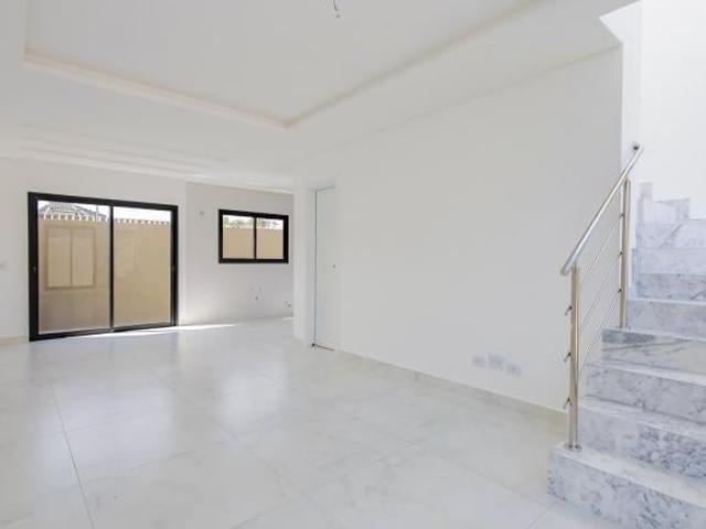 Sobrado de Alto Padrão com 3 Quartos, Suíte e Conforto Exclusivo