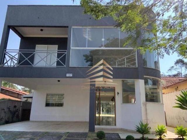 Sobrado de Alto Padrão com 3 Suítes, 500m² de Terreno e Espaço Gourmet no Condomínio Paysage Vert –