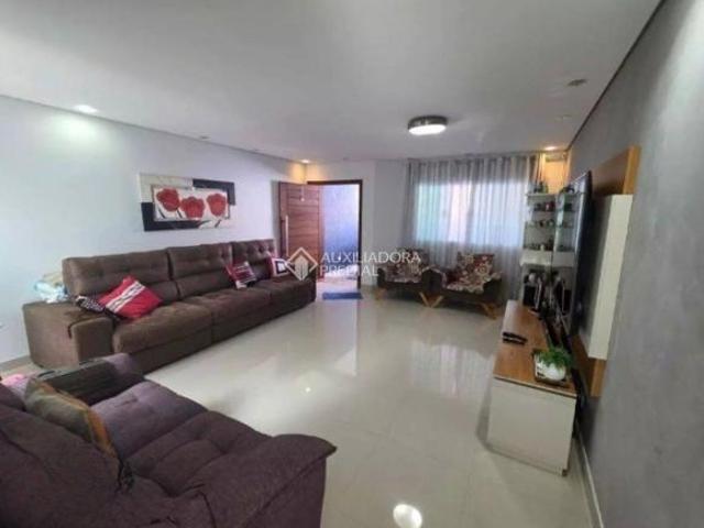 Sobrado de Alto Padrão com 3 Suítes e Área de Lazer Completa