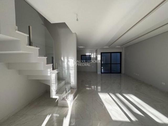 Sobrado de Alto Padrão com 3 Suítes e Terraço Exclusivo no Água Verde
